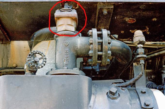 The snifter valve on the left side of the 1522, above the cylinder ...